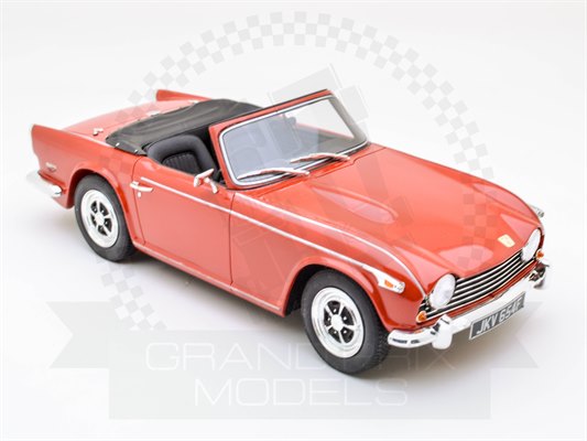 Triumph TR5 PI 1967 Red 1:18 by Cult Scale Models